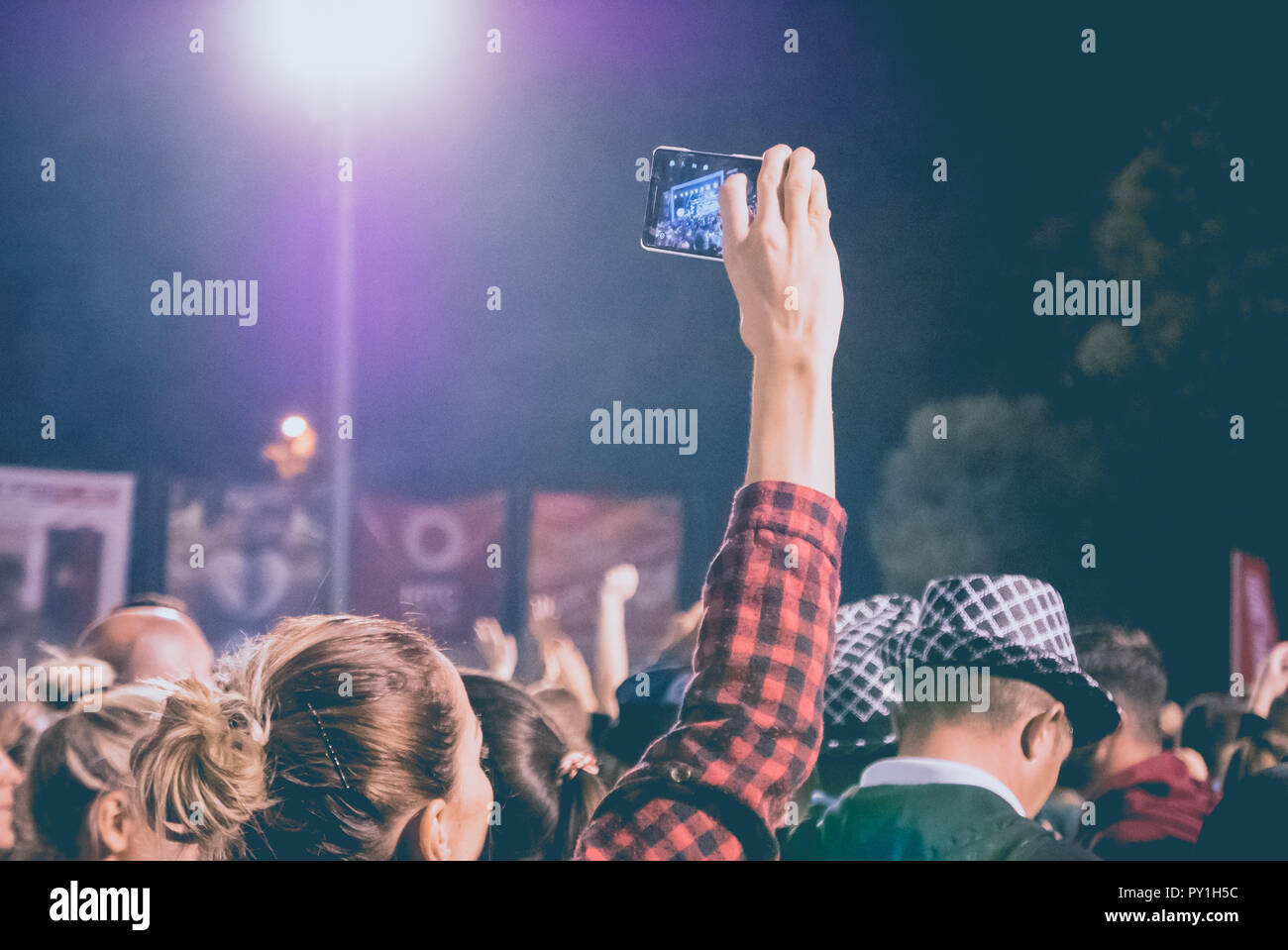 Man mobile recording event hi-res stock photography and images - Alamy