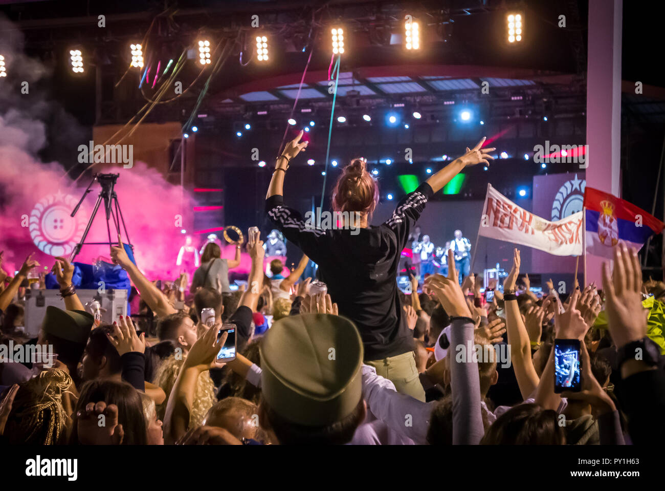 Audience night view party hi-res stock photography and images - Alamy