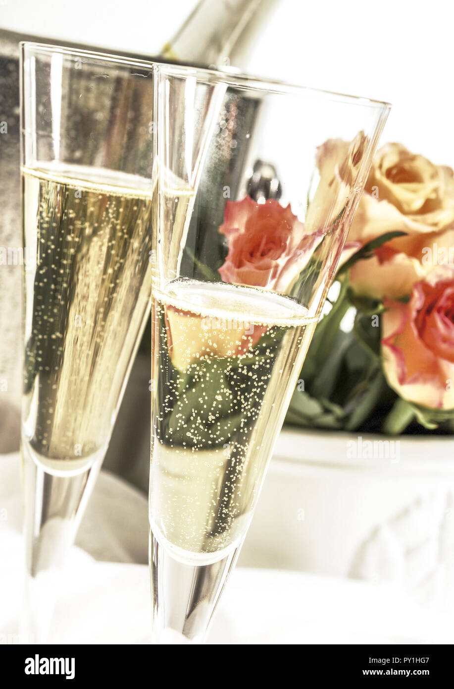 Sekt in Sektglaesern Stock Photo - Alamy