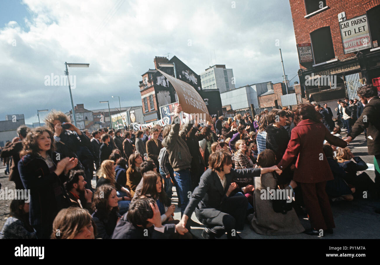 Free Polical Prisoners demonstration prisoners in Belfast city center ...