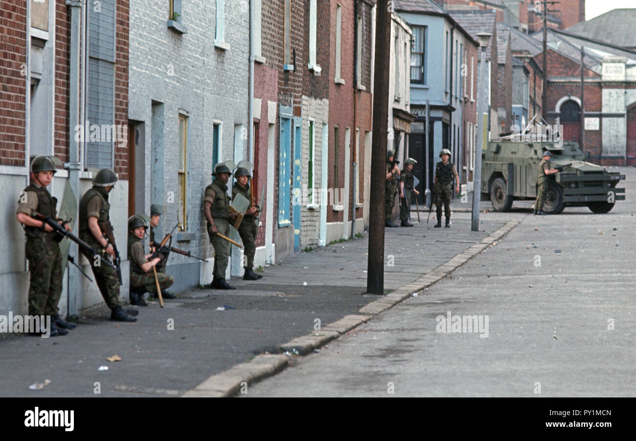 Belfast, 1973, British Army soldiers in streets of West Belfast a ...