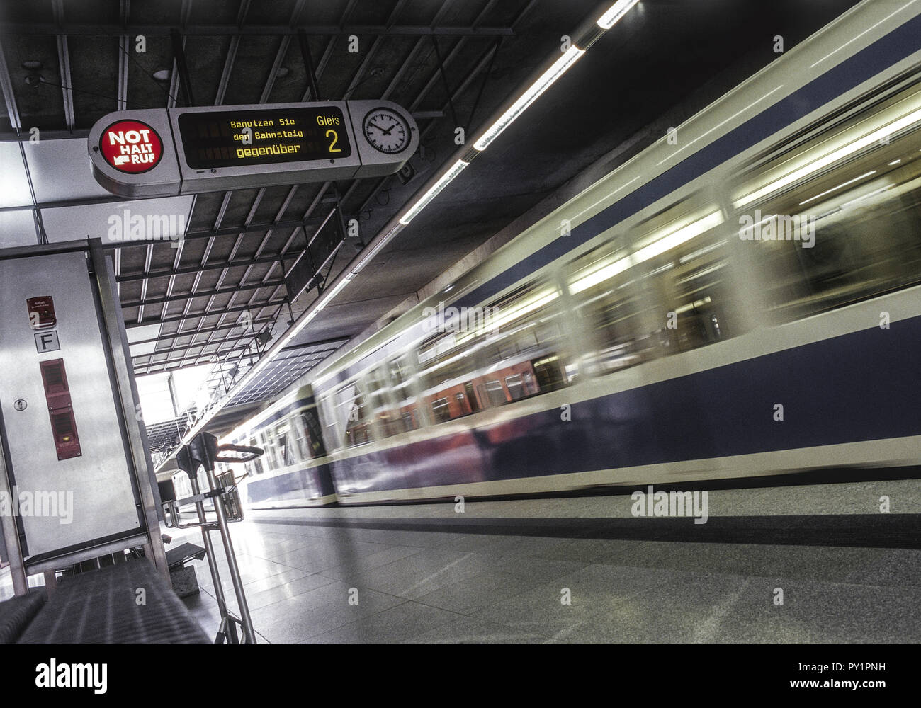 U bahn zug horizontal hi-res stock photography and images - Alamy
