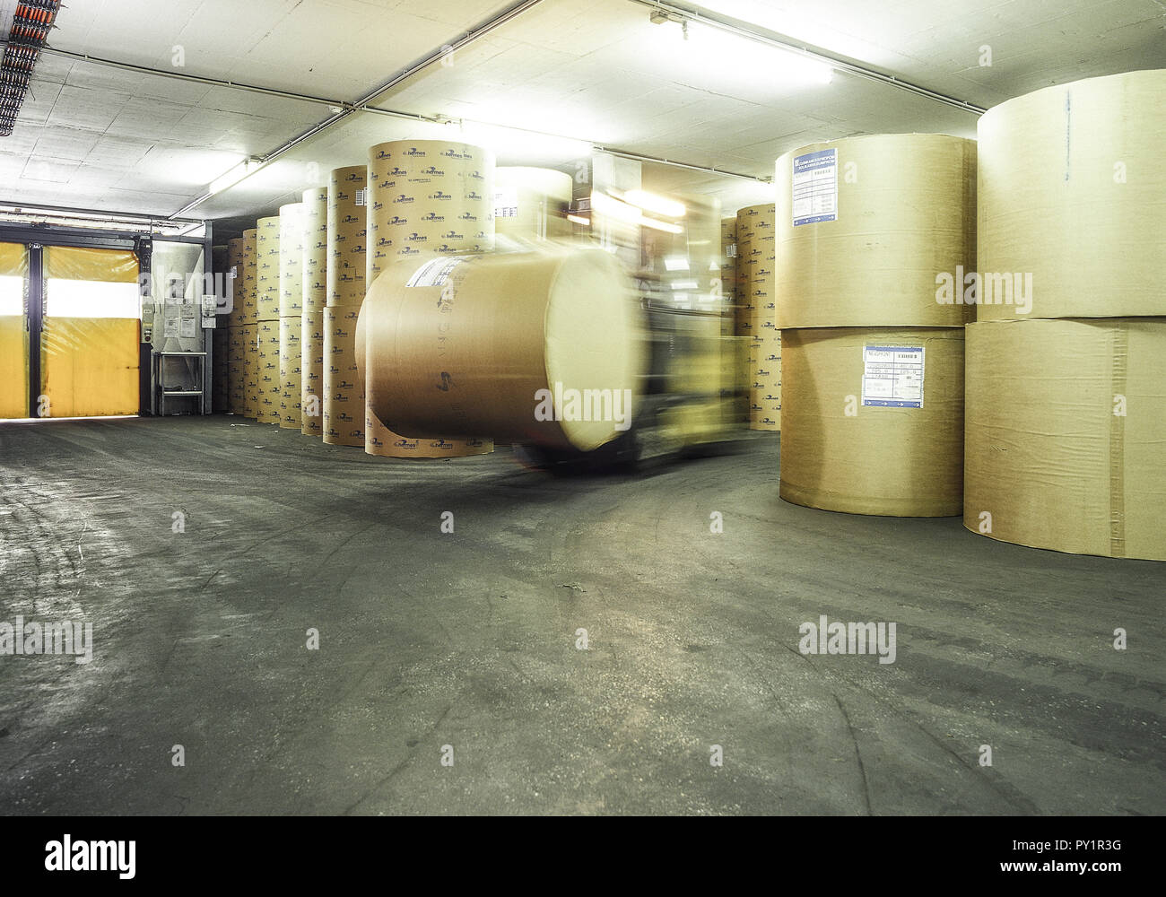 Papermill manufacturing hi-res stock photography and images - Alamy