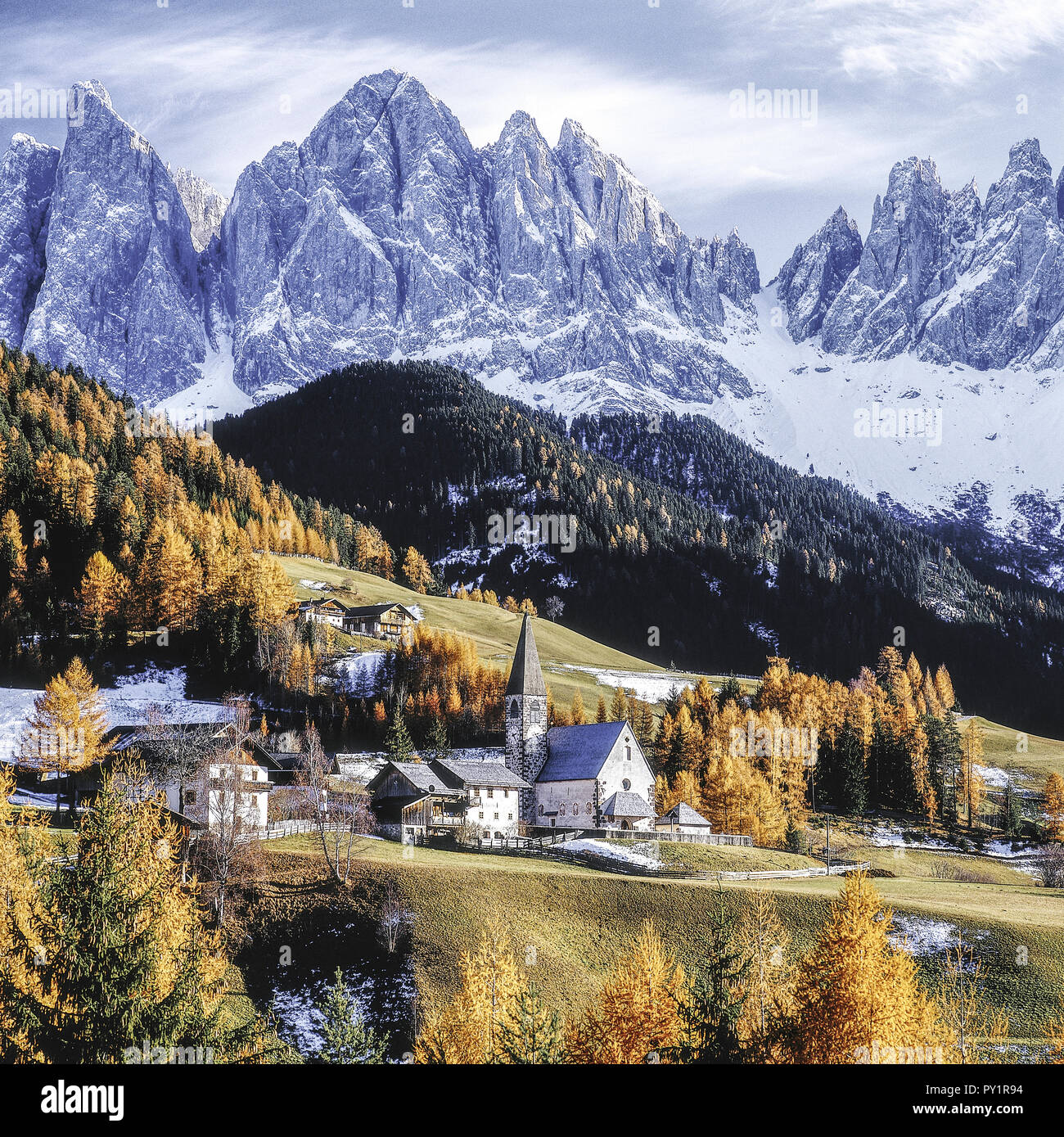 St. Magdalena im Villnoesstal, Spaetherbst, Dolomiten, Suedtirol ...