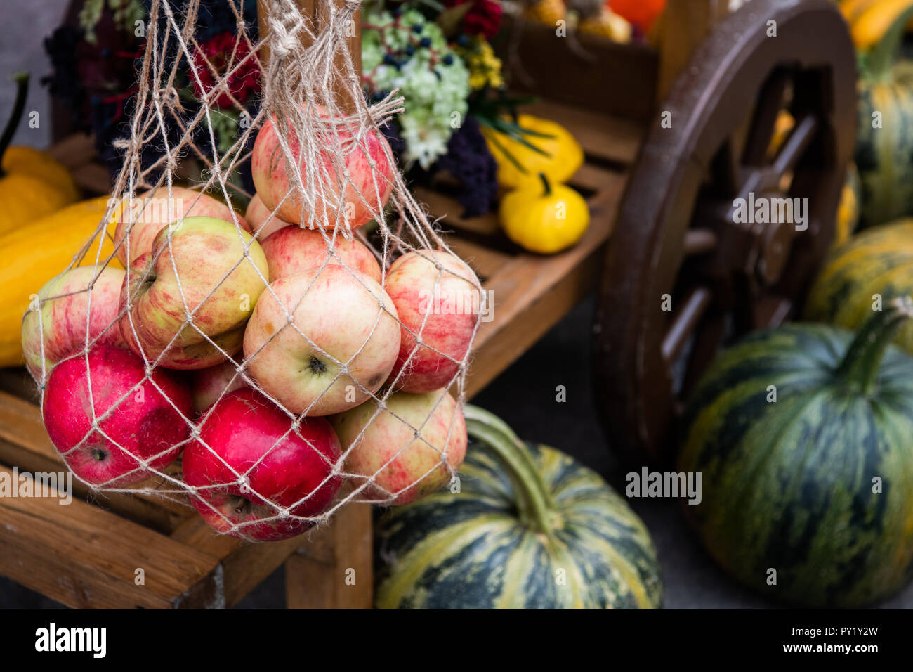 Old Apple Cart High Resolution Stock Photography and Images - Alamy