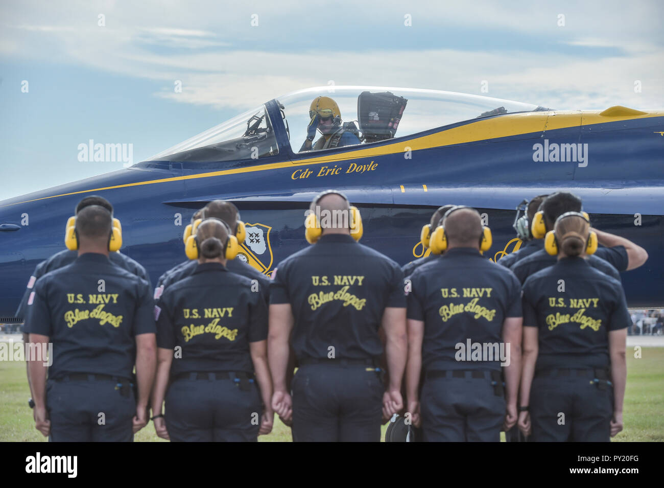 181021-N-UK306-1108 HOUSTON (Oct. 21, 2018) Cmdr. Eric Doyle, Flight ...