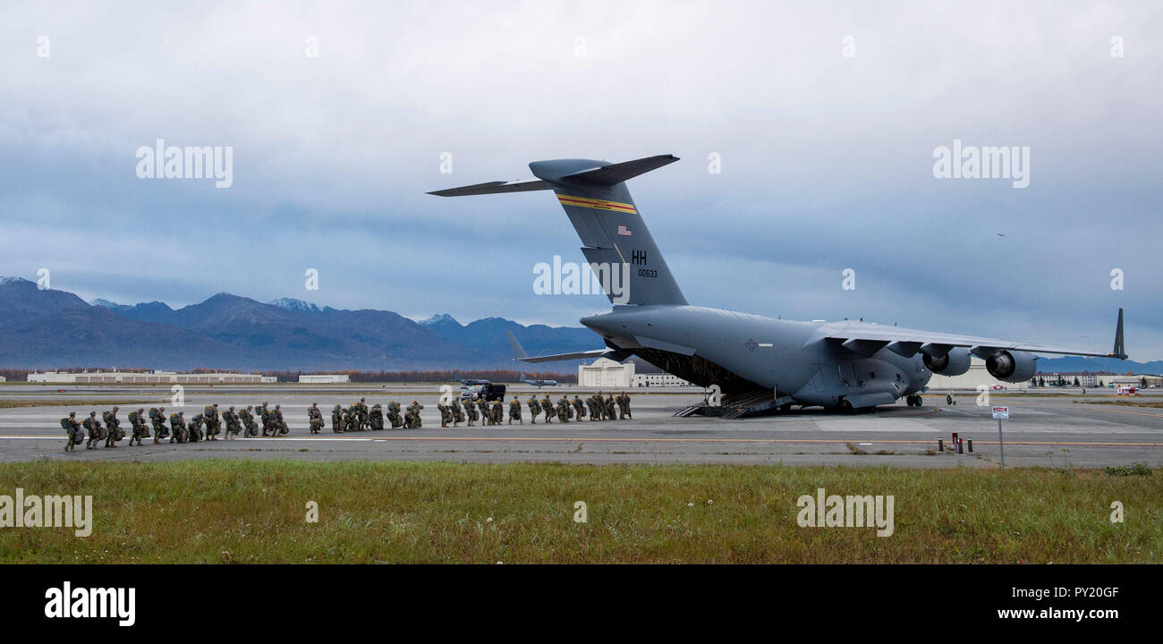 Army paratroopers from the 4th Infantry Brigade Combat Team (Airborne ...