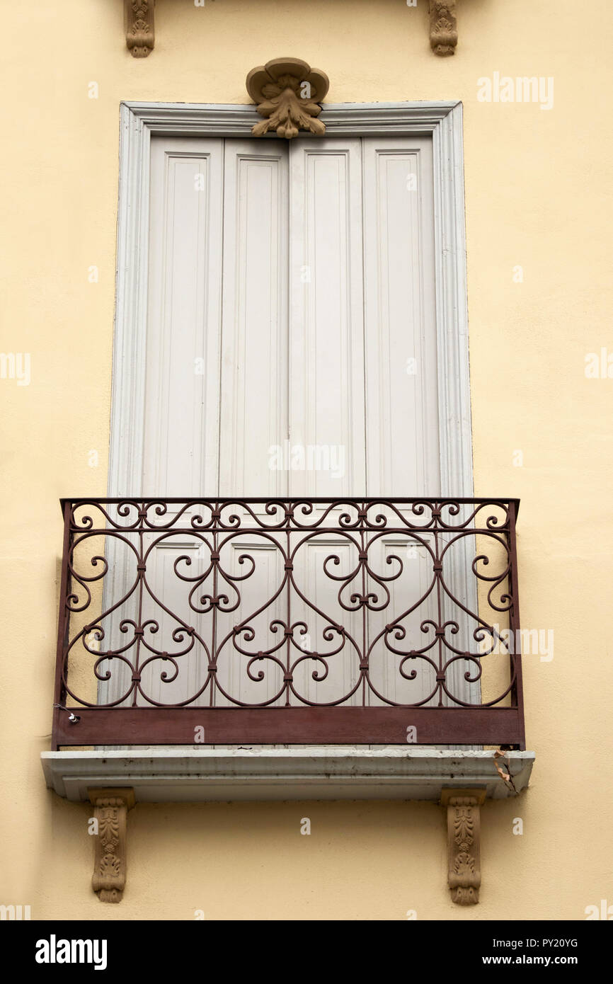 Wrought iron juliet balcony hi-res stock photography and images - Alamy