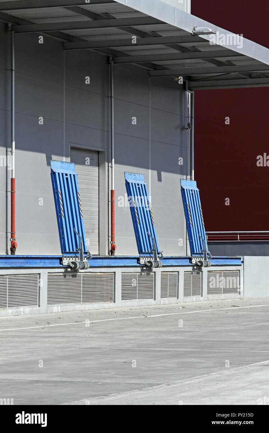 Exterior of industrial warehouse building with loading bay Stock Photo ...