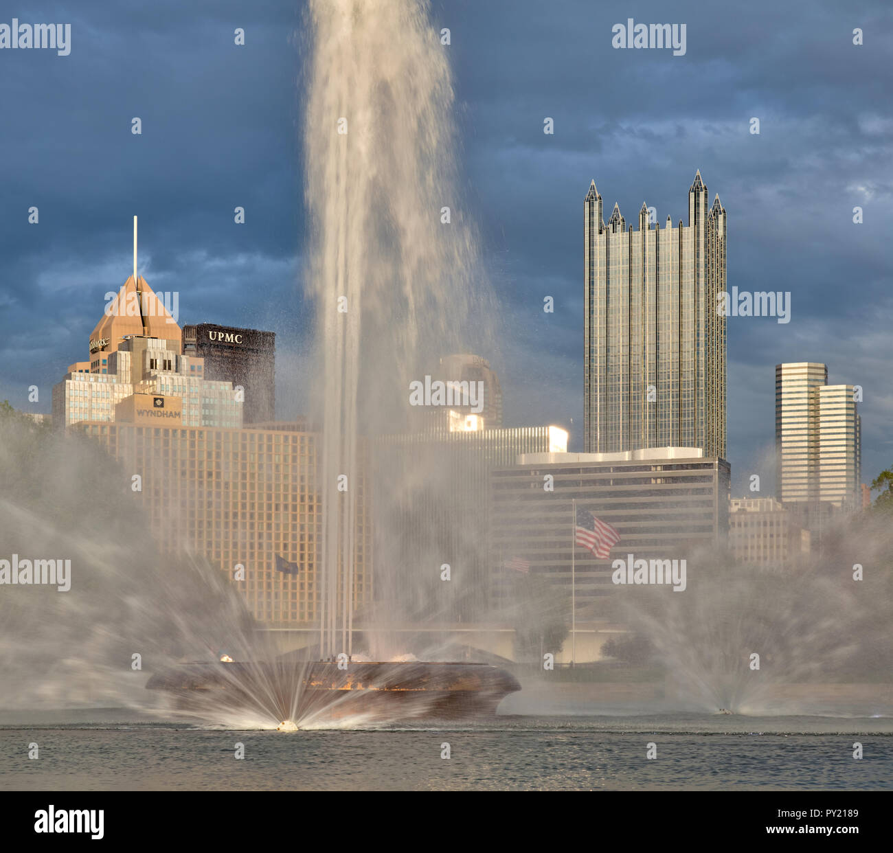 Point State Park Fountain with skyscrapers behind in downtown ...
