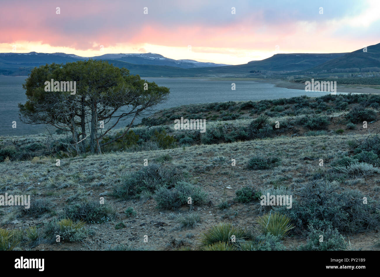 Colorful sky lit setting hi-res stock photography and images - Alamy