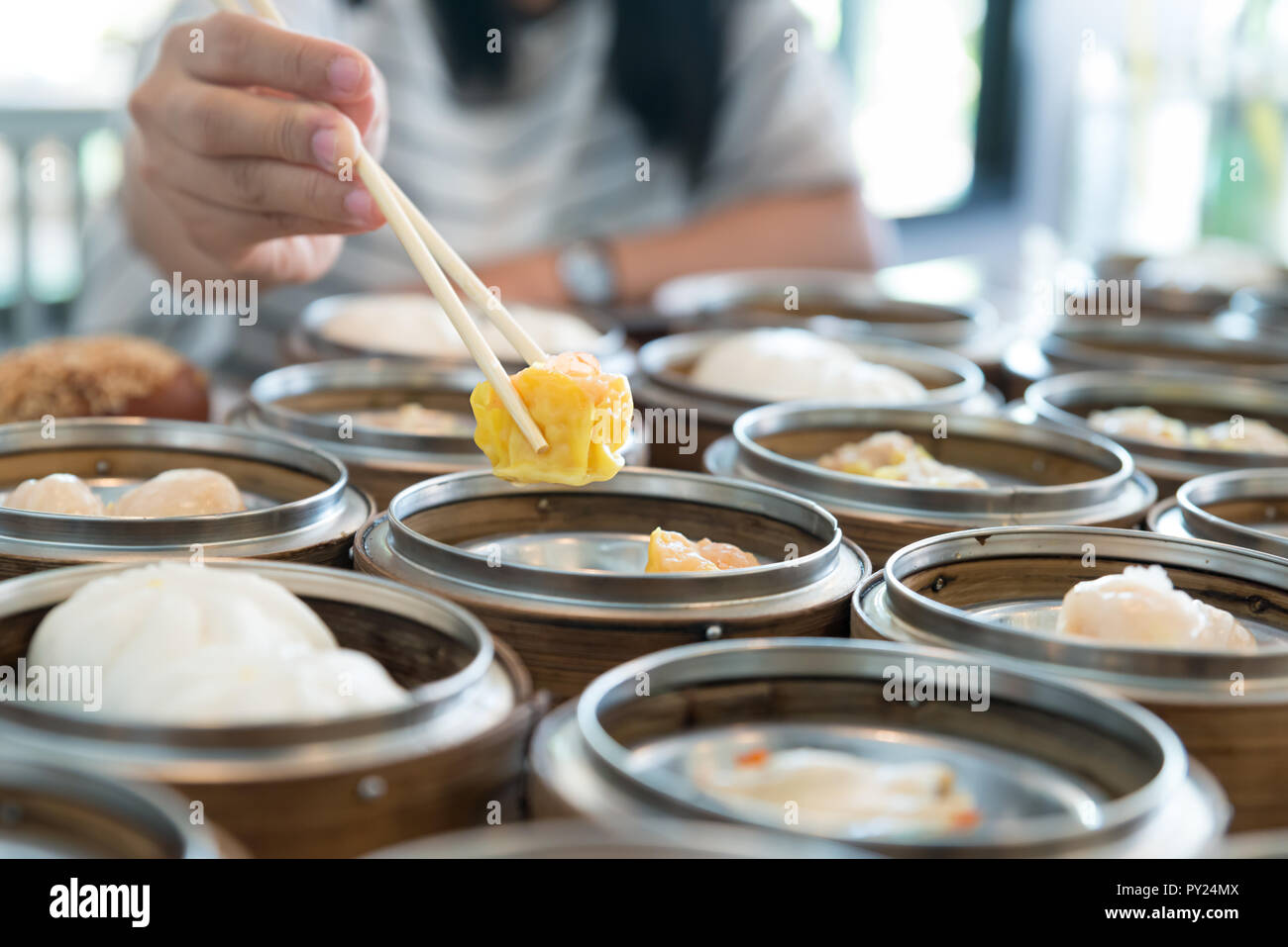 Traditional chinese dining table hi-res stock photography and images ...