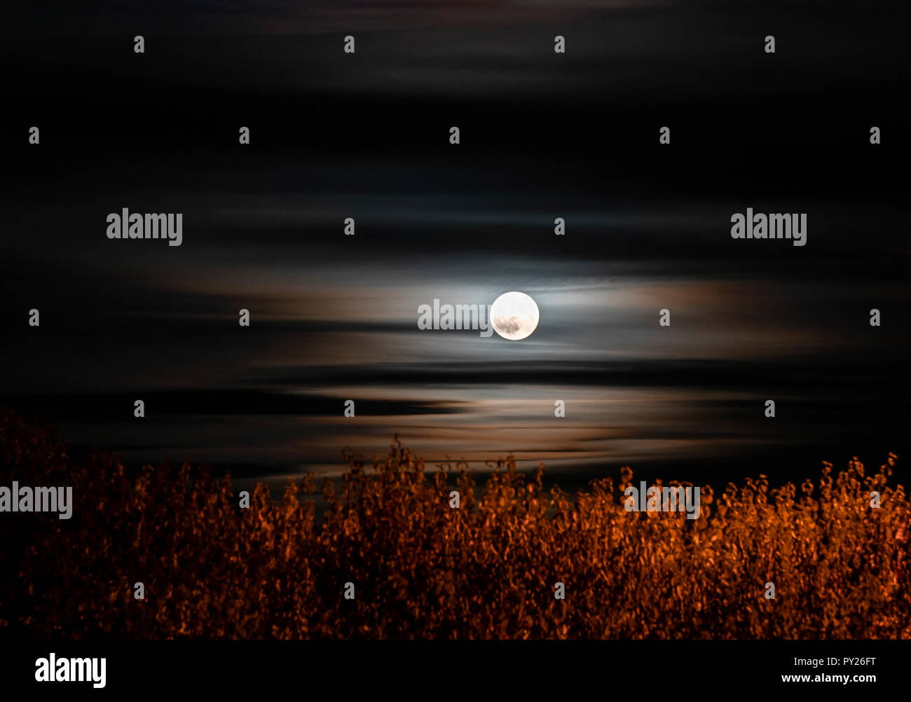 China full moon landscape autumn hi-res stock photography and images ...