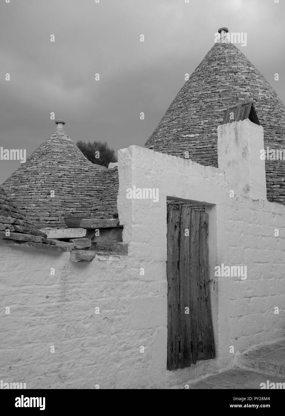 Traditional white washed building Black and White Stock Photos & Images ...