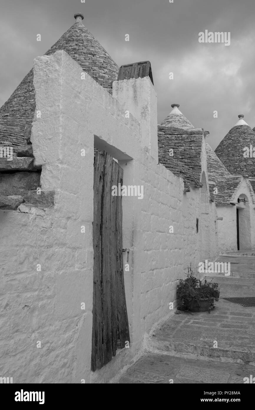 Traditional white washed building Black and White Stock Photos & Images ...