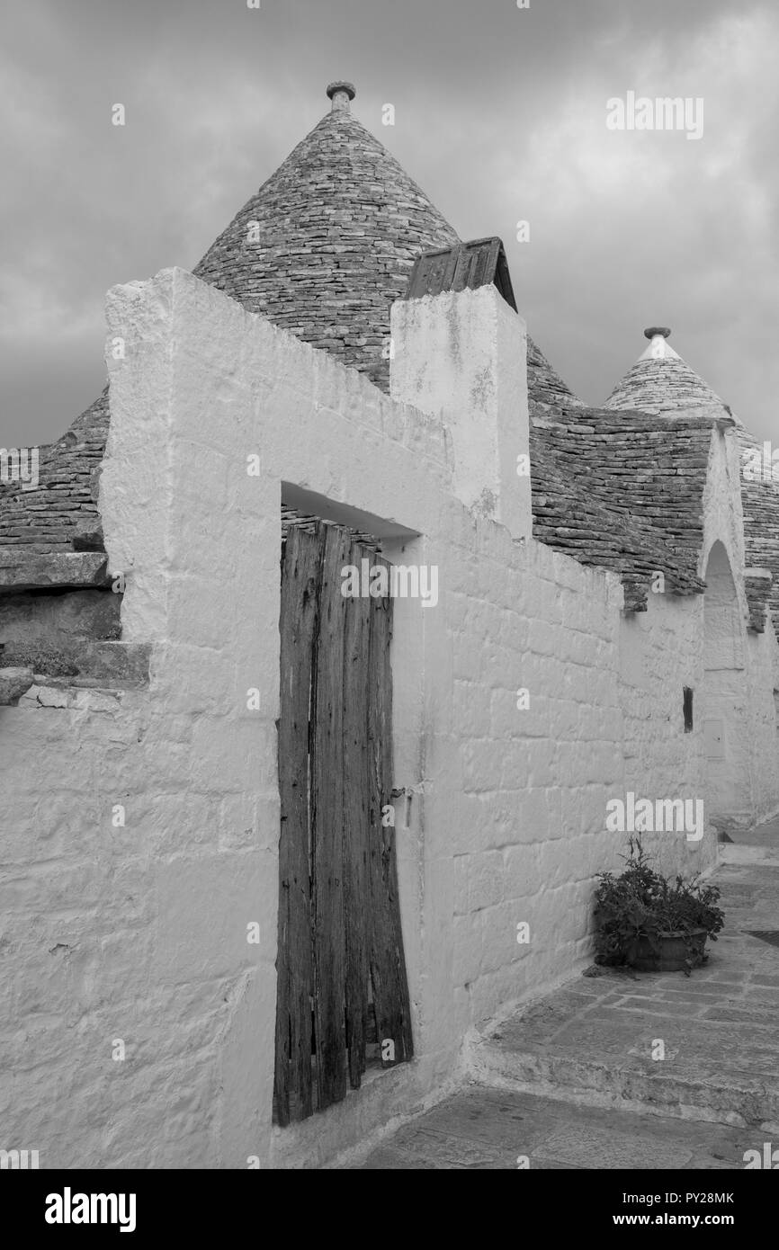Traditional white washed building Black and White Stock Photos & Images ...