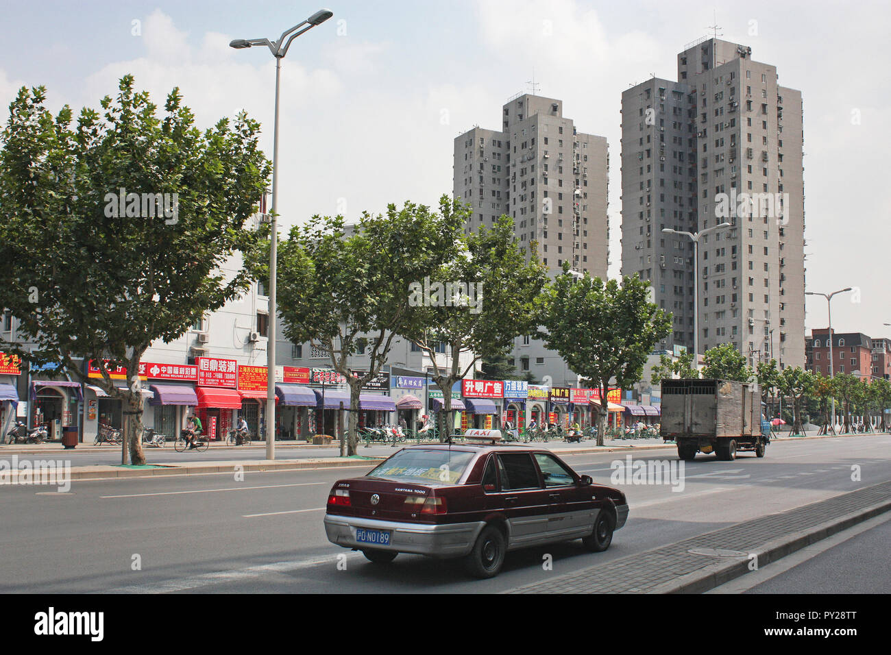 Red fascia signs hi-res stock photography and images - Alamy
