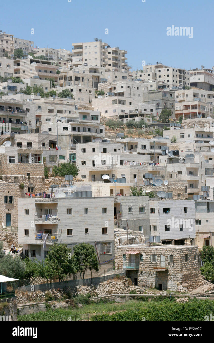 BETHLEHEM, PALESTINE, WEST BANK - JULI 12, 2004: Neighborhood in the ...