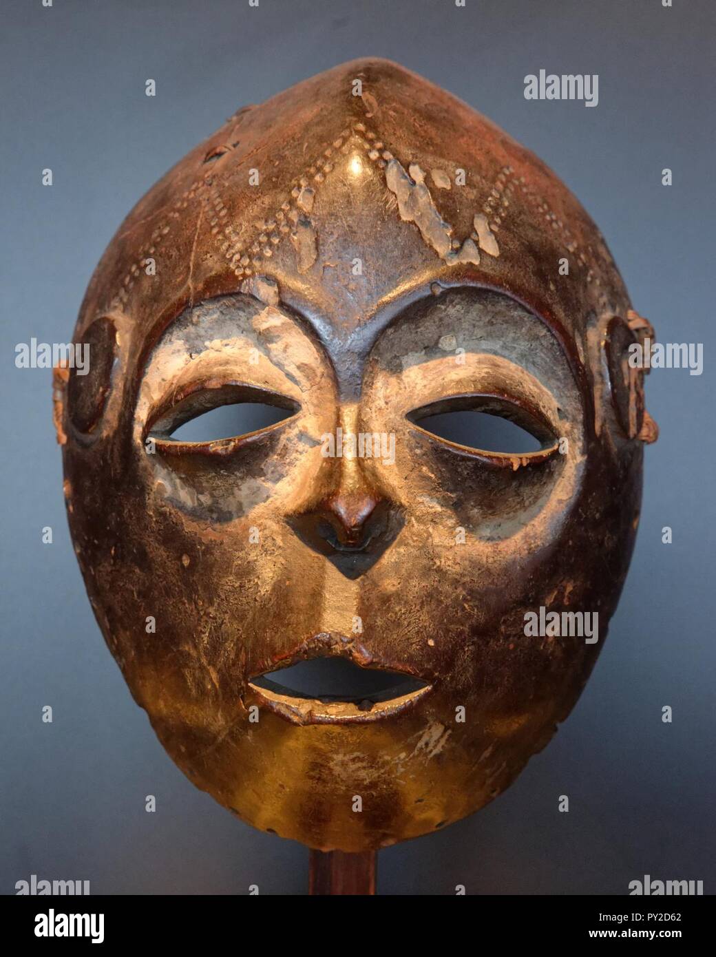 Bwami mask hi-res stock photography and images - Alamy
