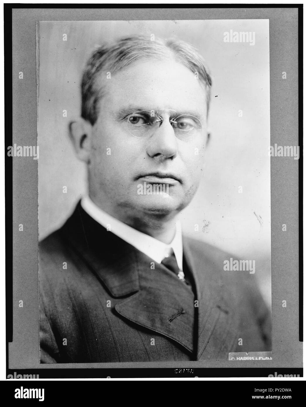 R newton hi-res stock photography and images - Alamy