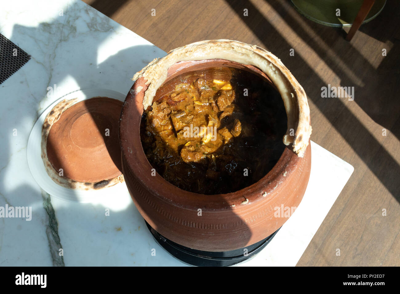 Clay cooking pots hi-res stock photography and images - Alamy