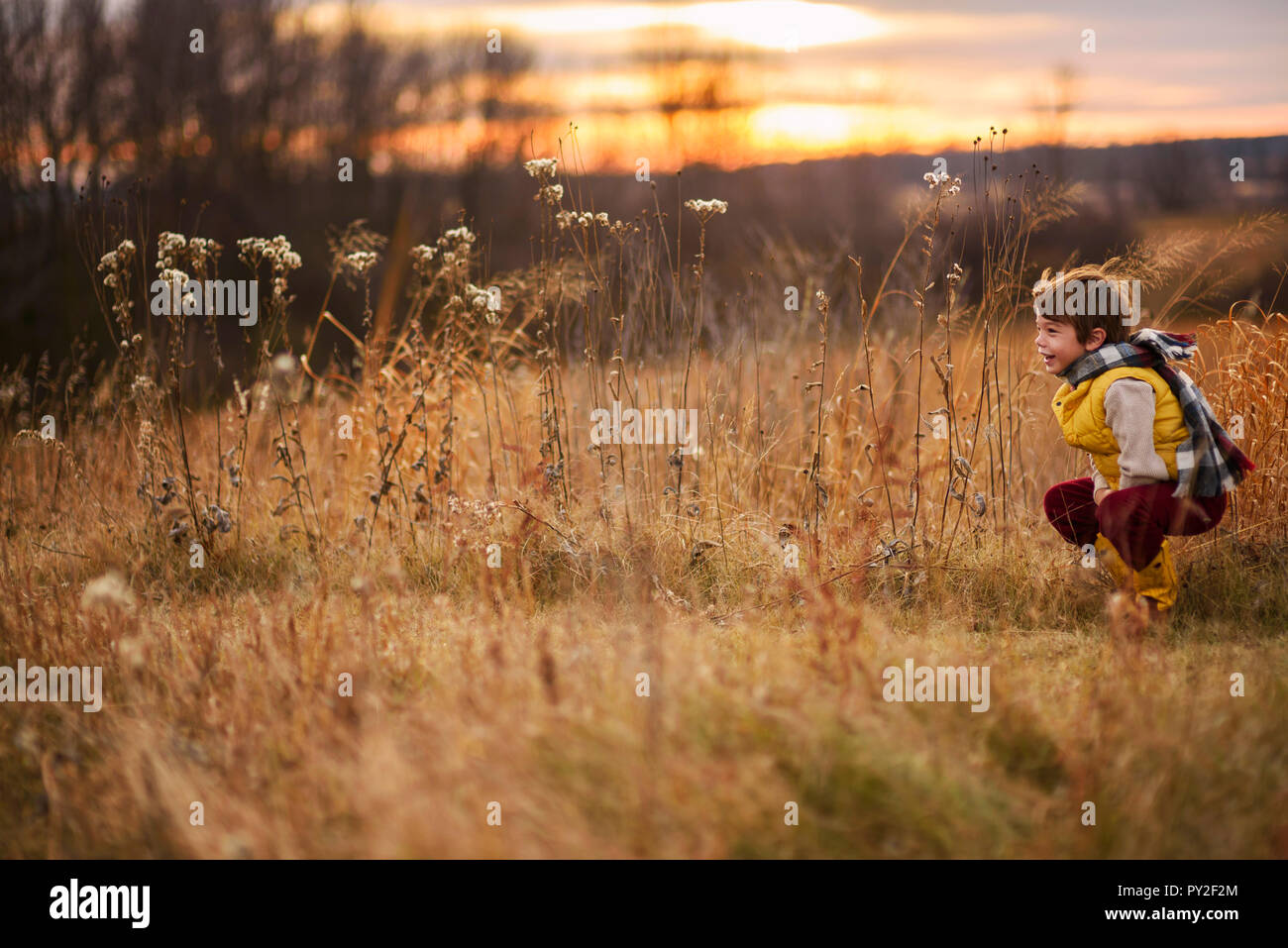 Boys crouching hi-res stock photography and images - Alamy
