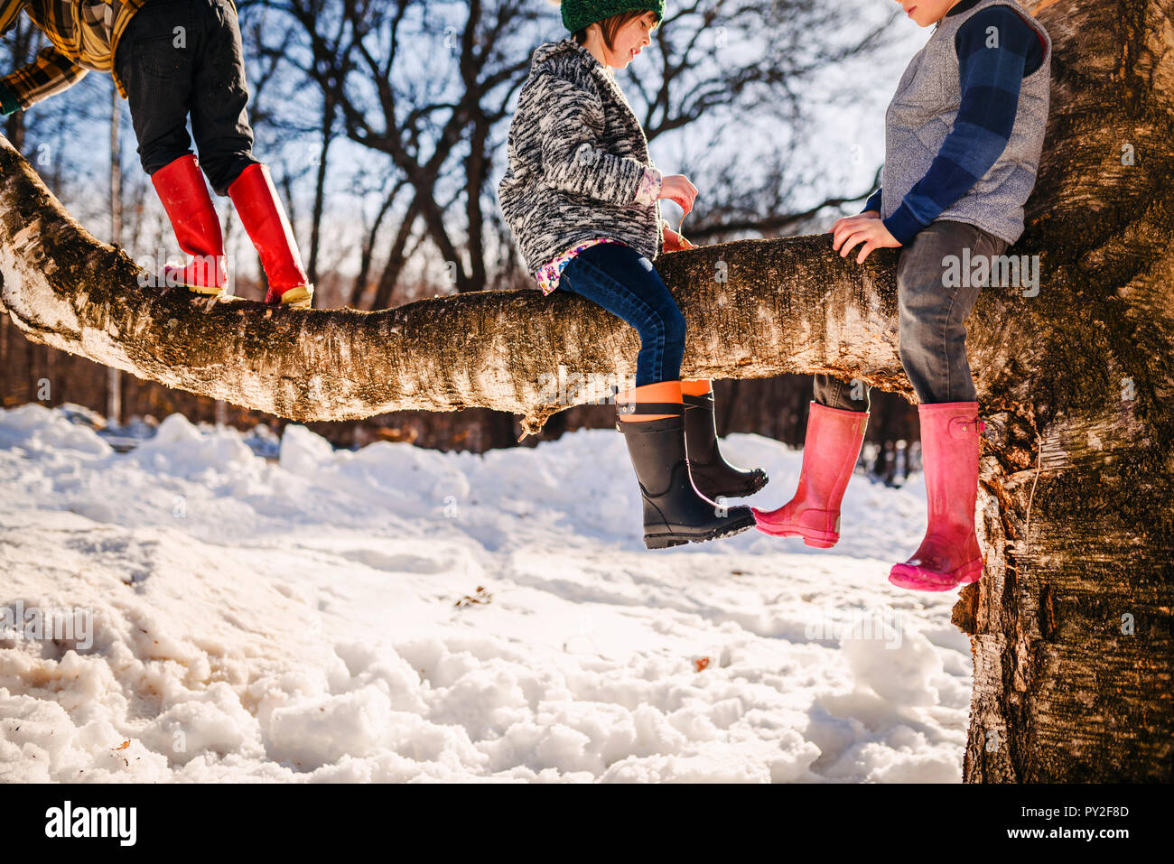 Children clapping hands hi-res stock photography and images - Alamy