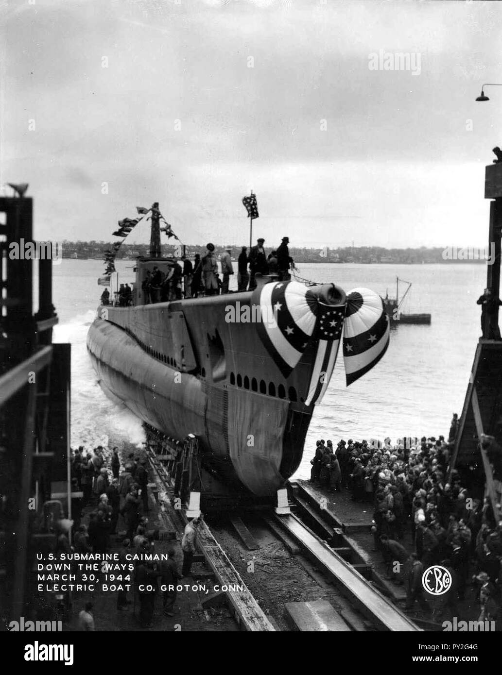 Caiman (SS-323) sliding down the launching ways Stock Photo - Alamy