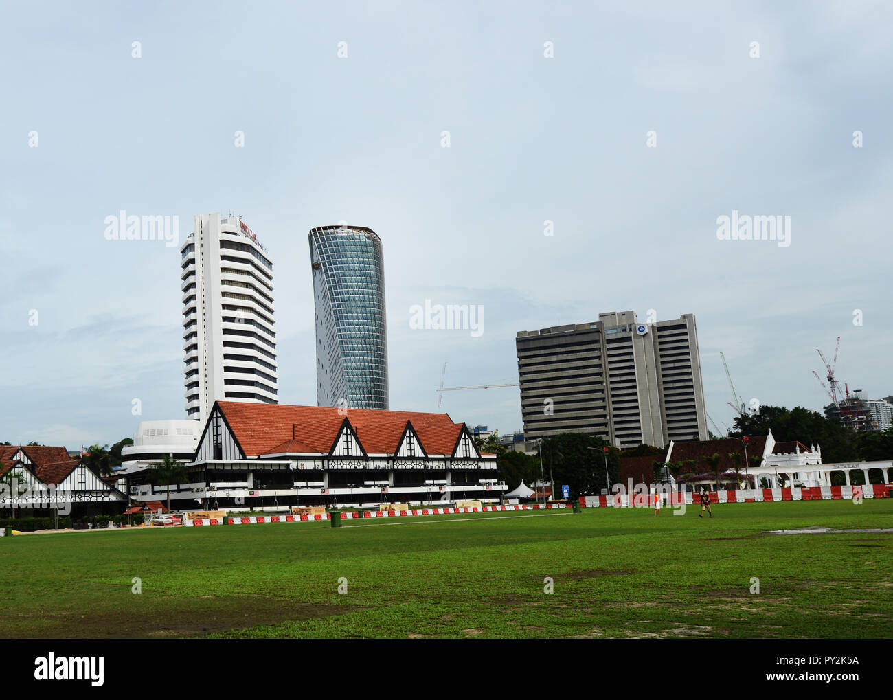 Kuala lumpur skyline dataran merdeka hi-res stock photography and ...
