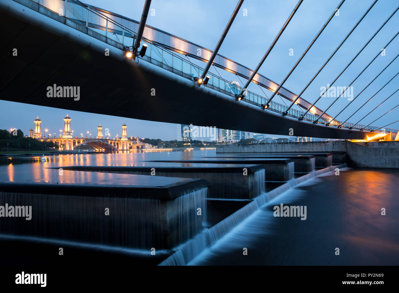 Water gate dam hi-res stock photography and images - Alamy
