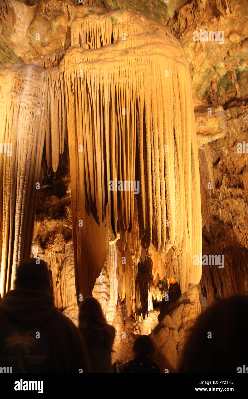 Saracent's Tent flowstone drapery, rock formation at Luray Caverns, VA ...