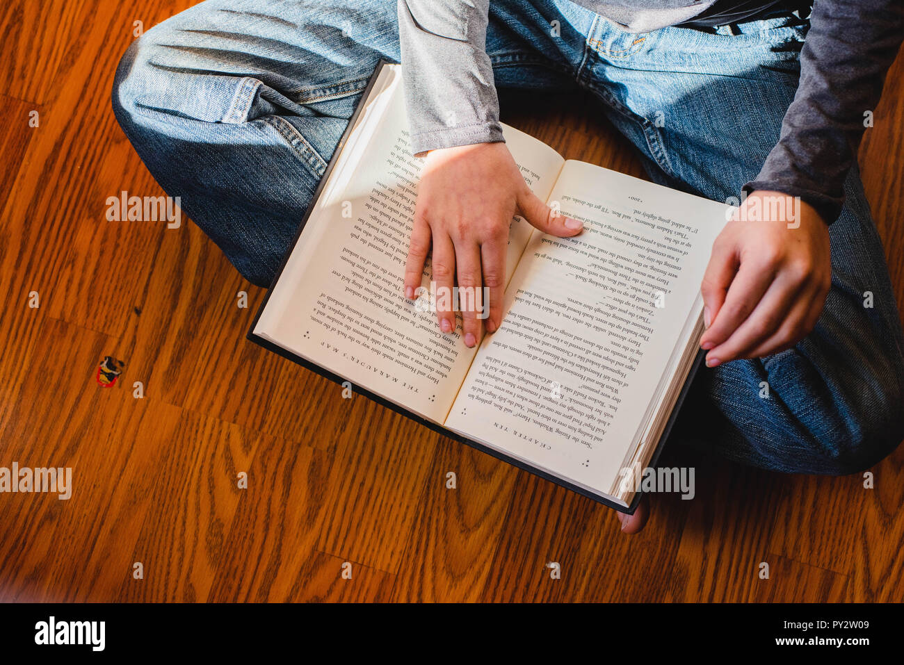 A faceless child reading a book Stock Photo - Alamy