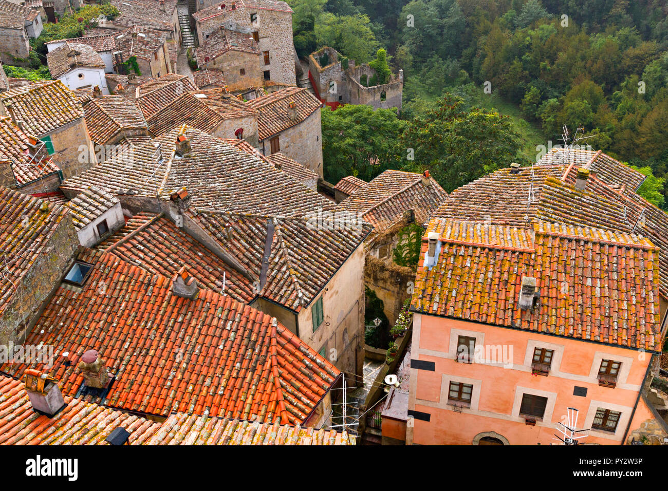 Terracotta roof tiles tuscany hi-res stock photography and images - Alamy