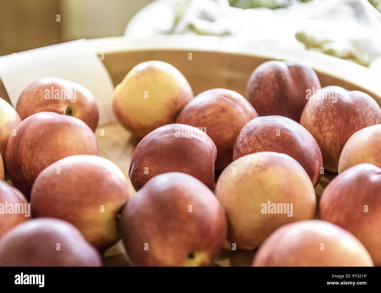 Nektarinen hi-res stock photography and images - Alamy