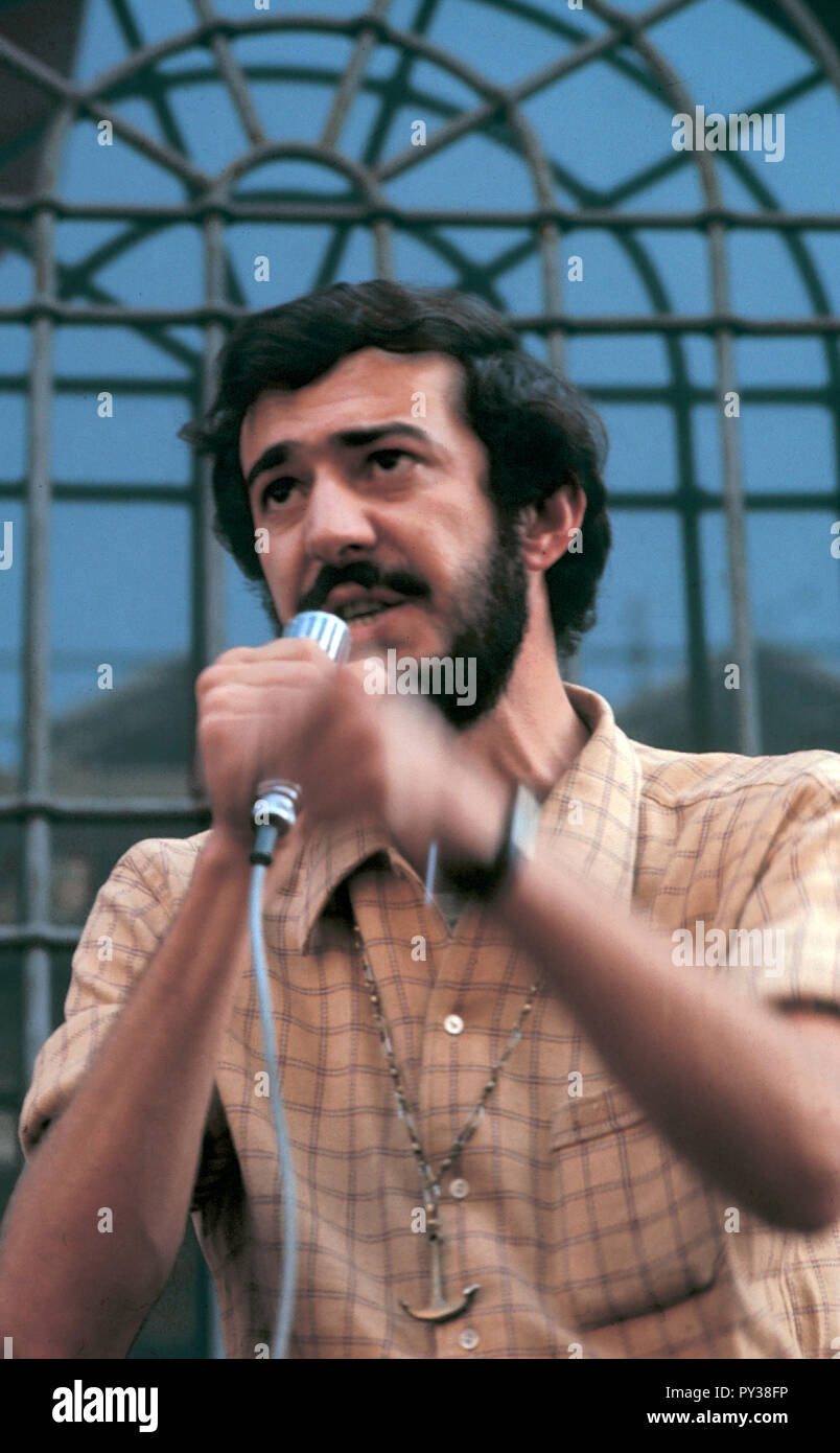 Mario mario hi-res stock photography and images - Alamy