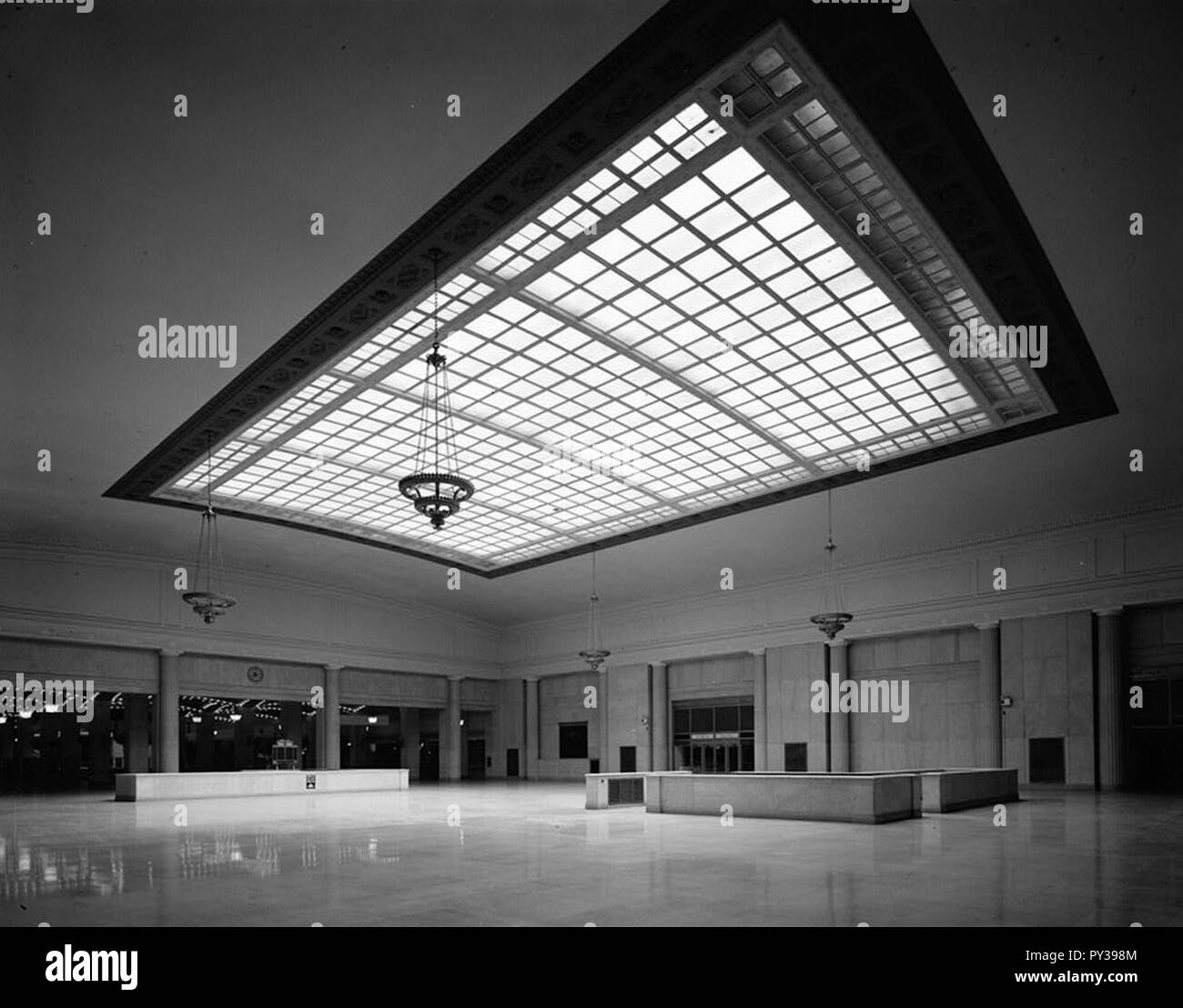 Concourse t hi-res stock photography and images - Alamy