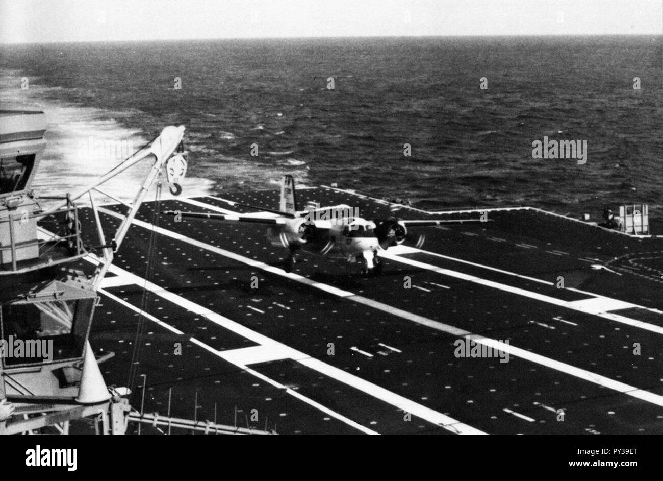 C-1A of VR-24 landing on USS Constellation (CV-64) 1985 Stock Photo - Alamy