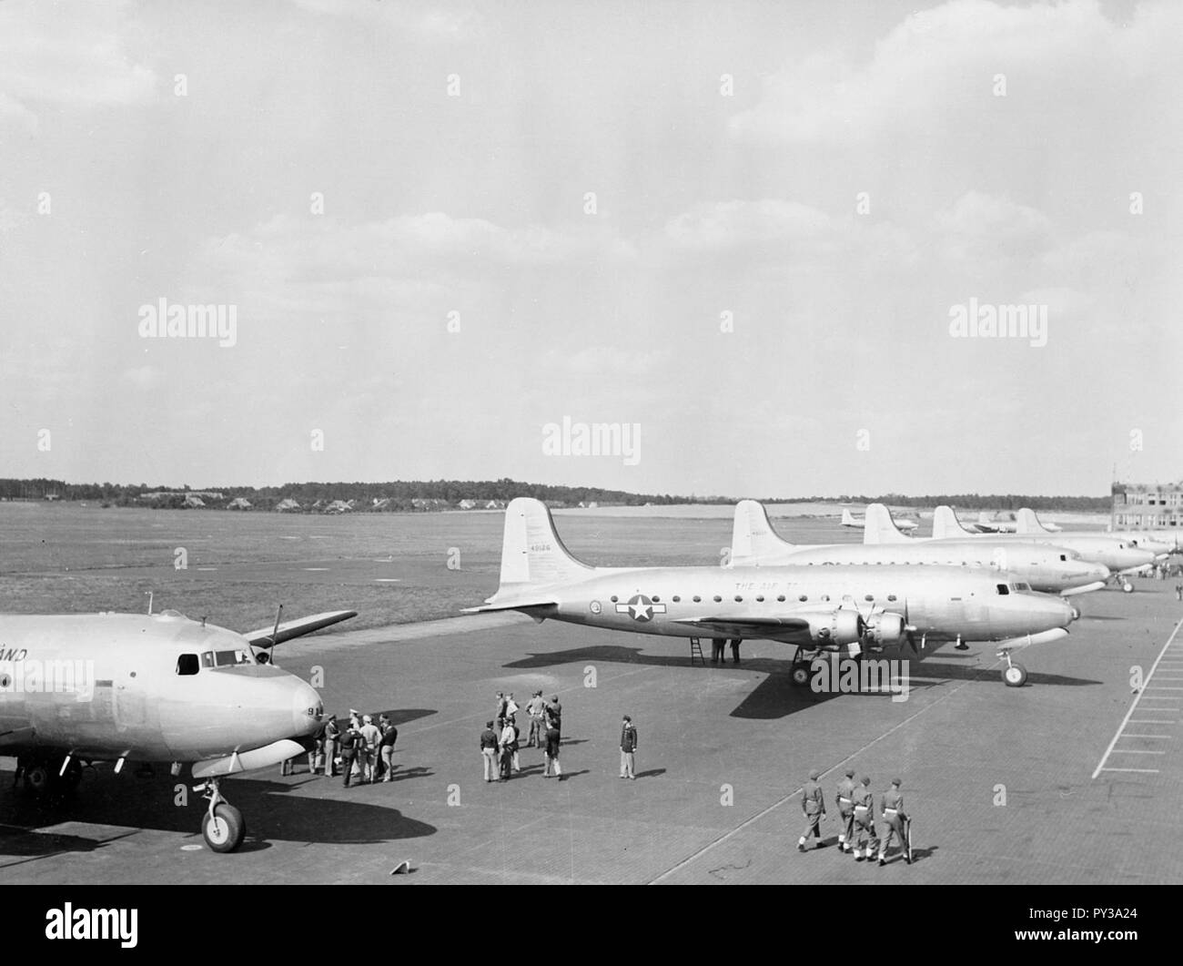C-54s Berlin-Gatow July 1945 Stock Photo - Alamy