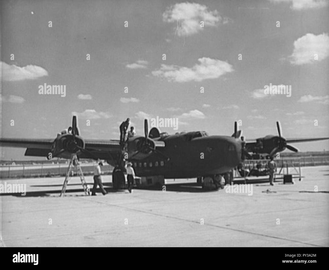 C-87 maintenance 1942 Stock Photo - Alamy