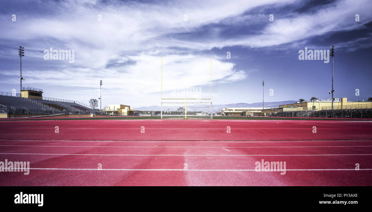 Sportstadion mit Football-Tor, USA Stock Photo - Alamy