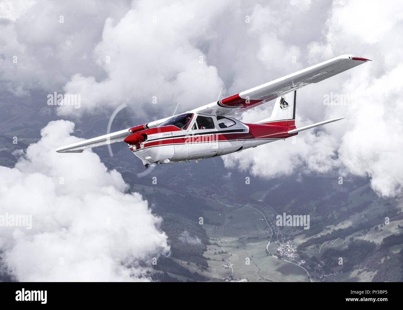 Cessna cardinal hi-res stock photography and images - Alamy
