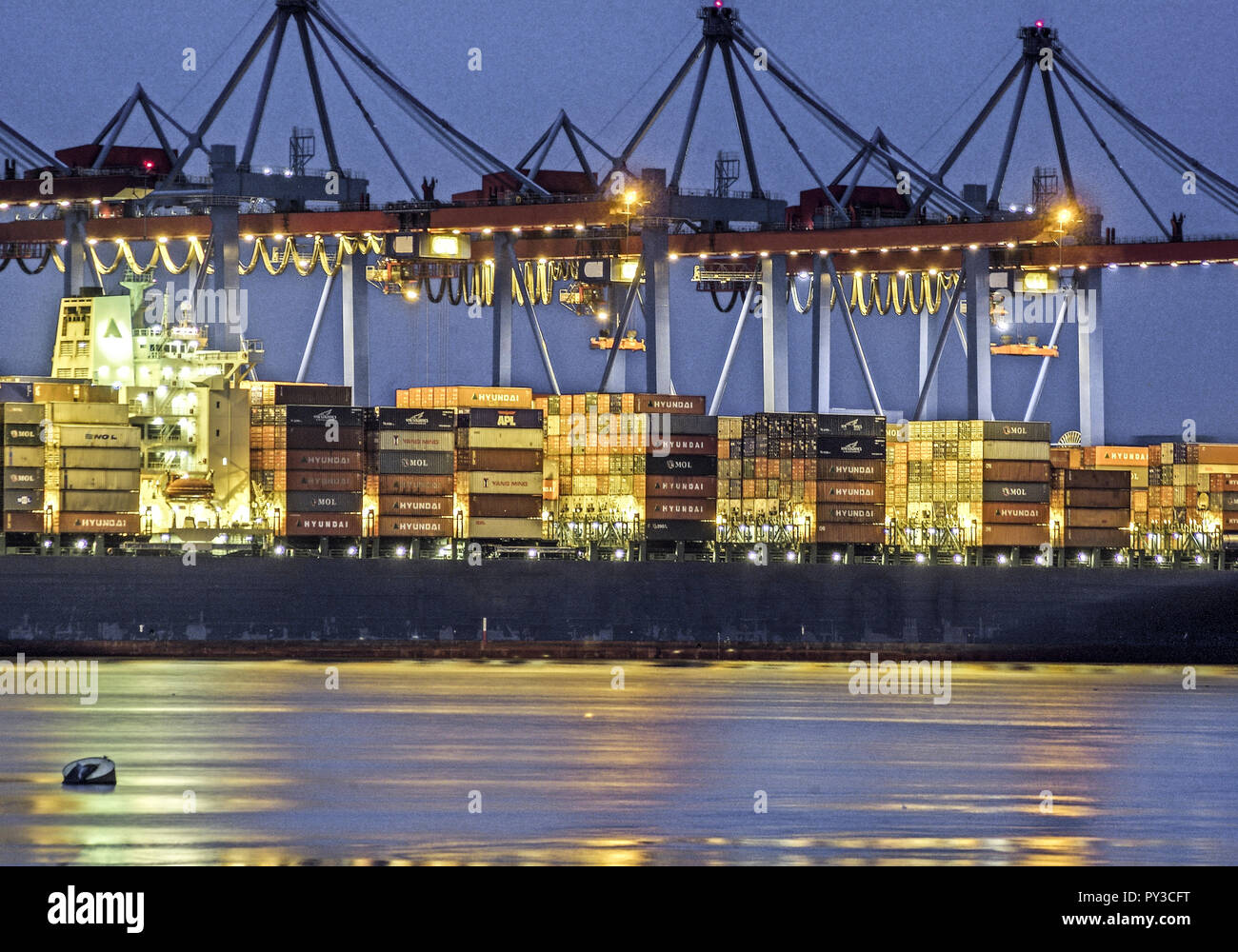 Containership night hamburg port hi-res stock photography and images ...