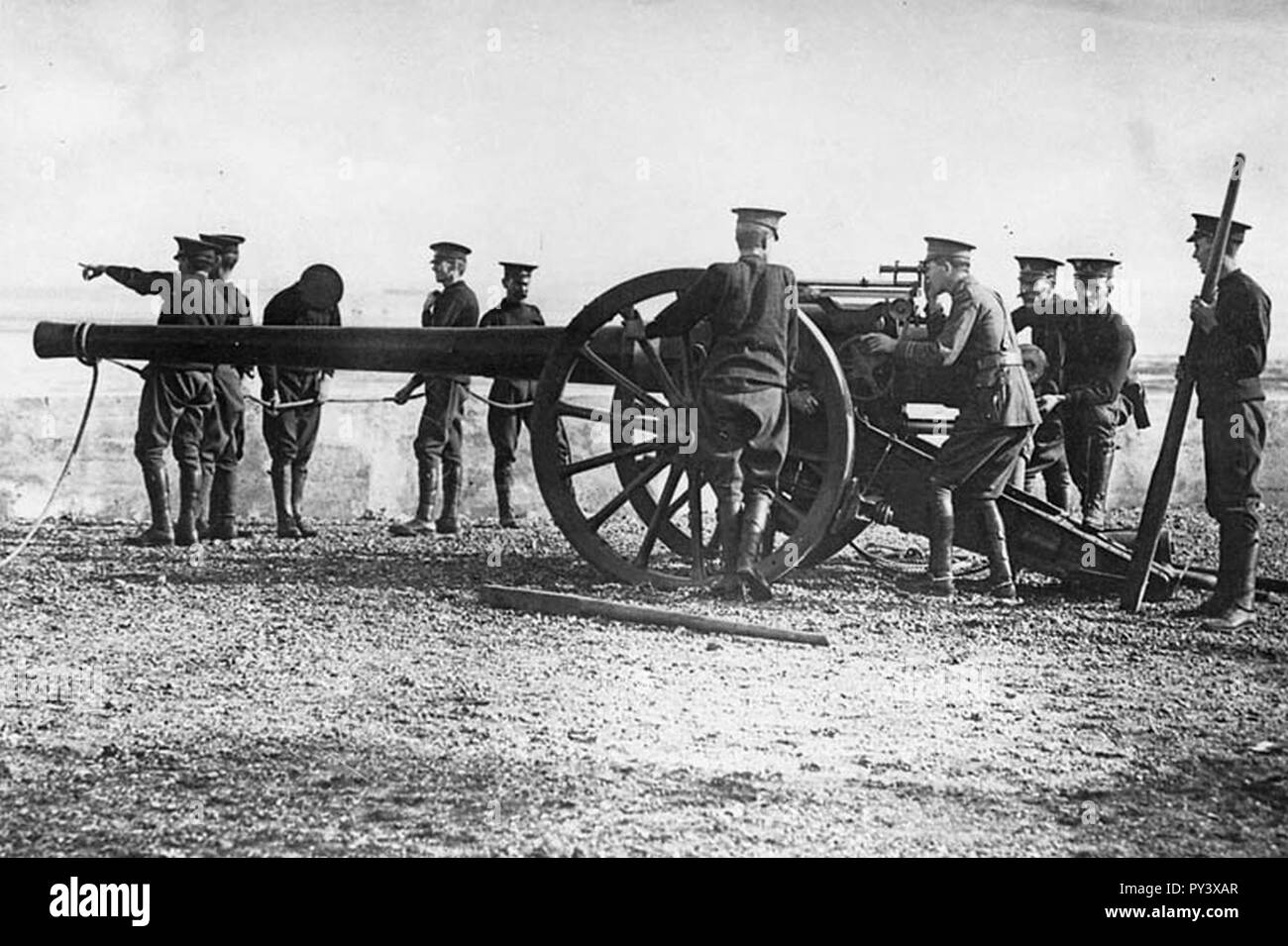 Canadian 4.7 inch gun 1915 A022703 Stock Photo - Alamy