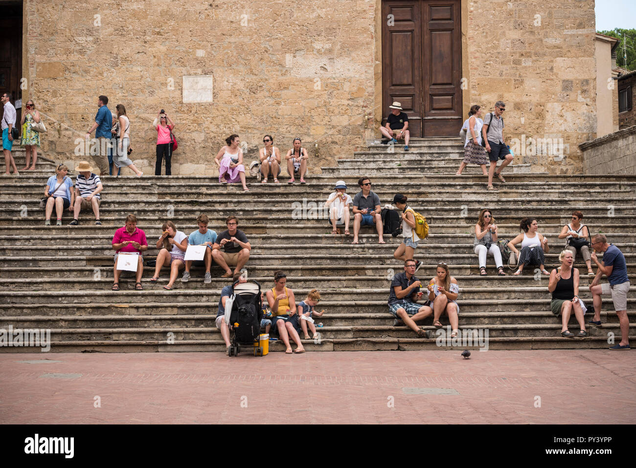 Duomo steps hi-res stock photography and images - Alamy