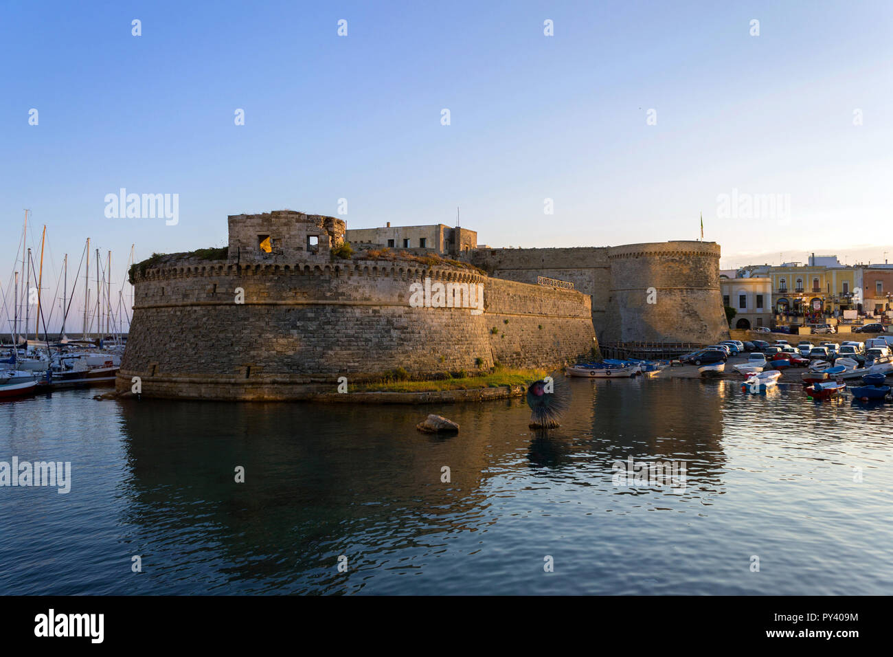 Italy, Apulia, Gallipoli, the castle and the harbour Stock Photo - Alamy