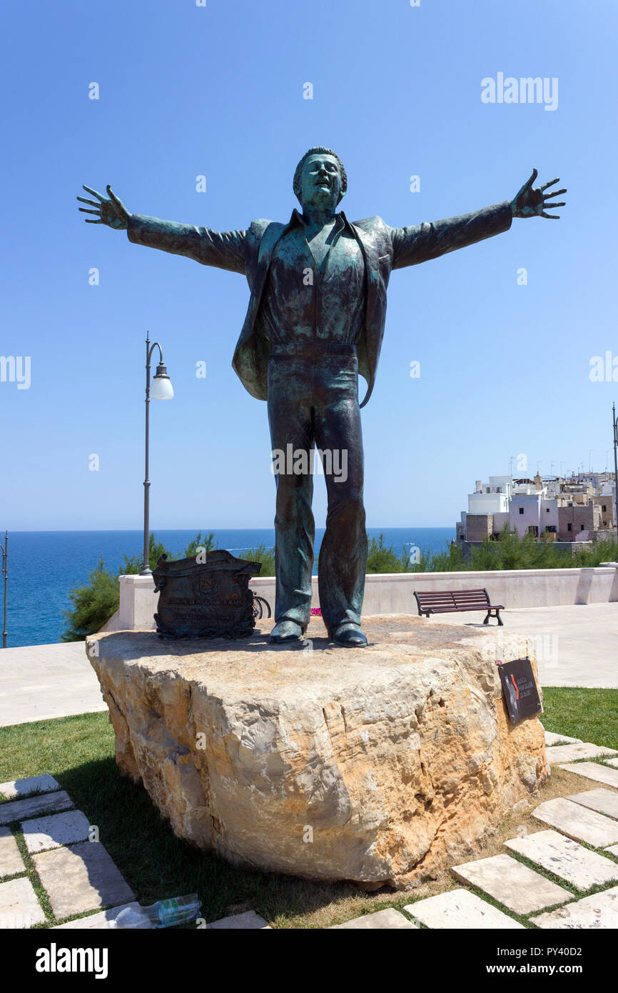 Mare domenico modugno statue hi-res stock photography and images - Alamy
