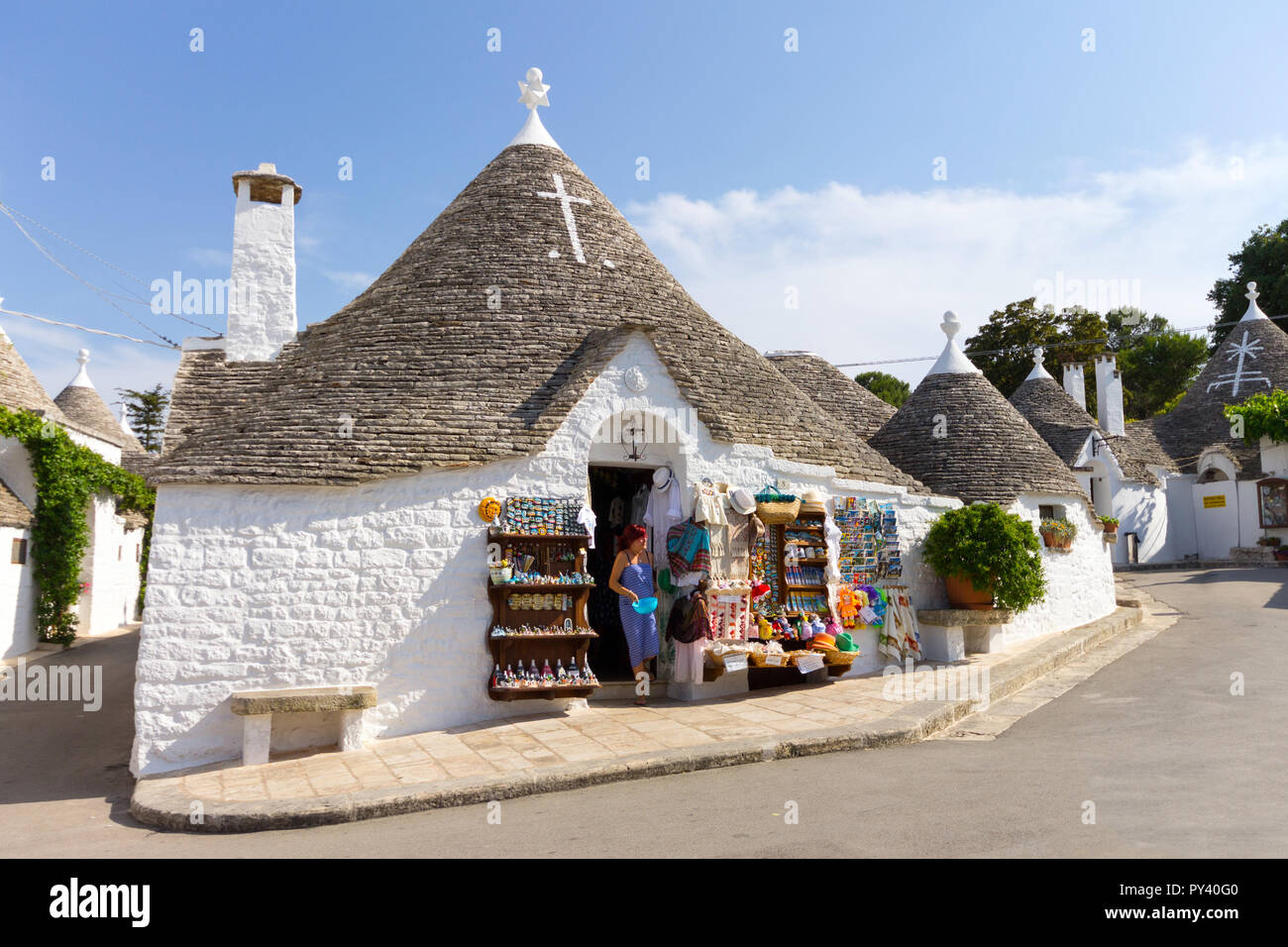Italy apulia alberobello souvenir hi-res stock photography and images ...