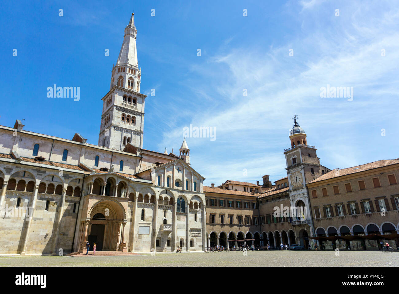 Italy, Emilia Romagna, Modena, Piazza Grande, the cathedral and city ...