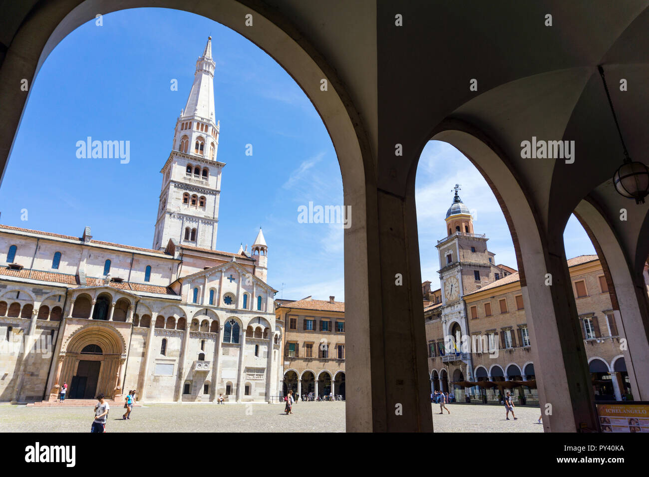 Italy, Emilia Romagna, Modena, Piazza Grande, the cathedral and city ...