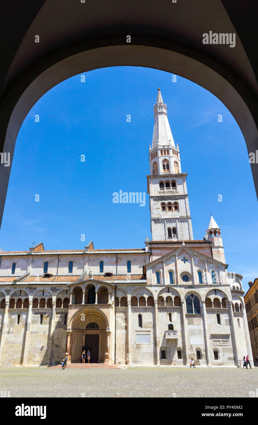 Modena cathedral arcades hi-res stock photography and images - Alamy